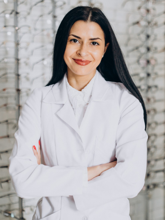 What does an optometrist do? - EyecareLive